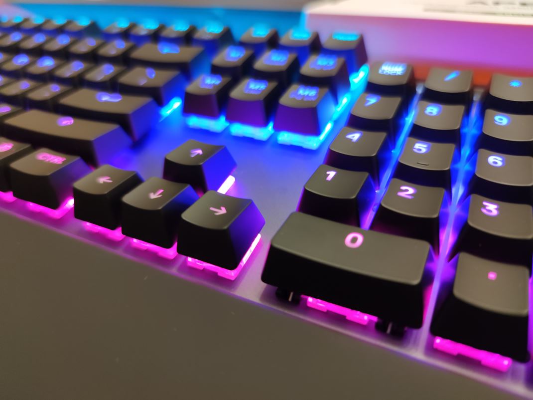 Steelseries Apex 5 - hardvérový test / recenzia | Sector.sk