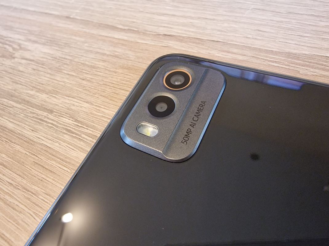 Nokia C32 - hardvérový test / recenzia | Sector.sk